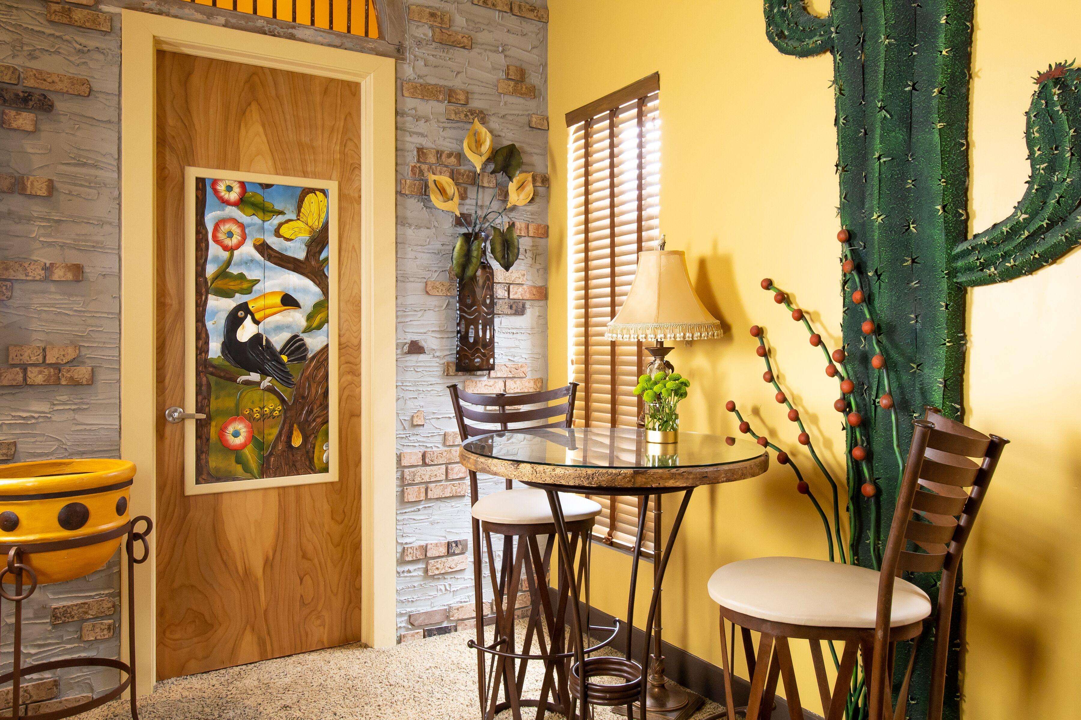 HOTEL RETRO SUITES | ⋆⋆⋆⋆ | CHATHAM-KENT, CANADA | SEASON DEALS FROM $133