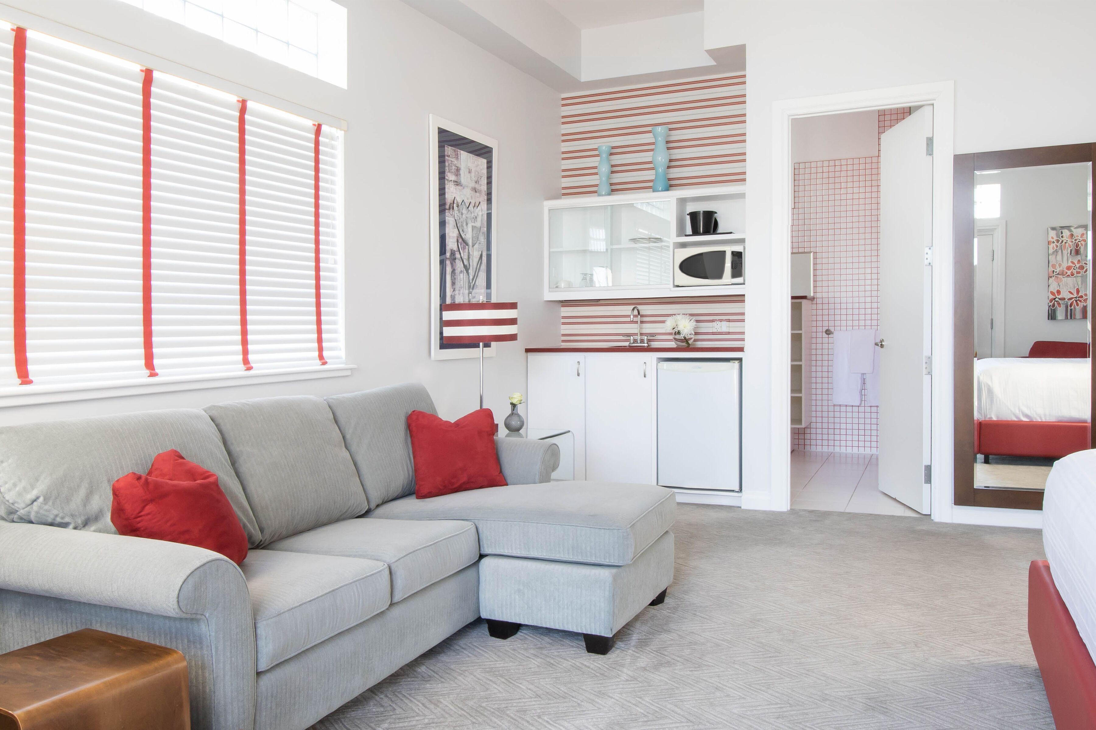 HOTEL RETRO SUITES | ⋆⋆⋆⋆ | CHATHAM-KENT, CANADA | SEASON DEALS FROM $133